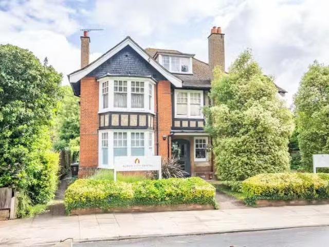 2 bedroom apartment for rent in Hall Place Gardens, St Albans.