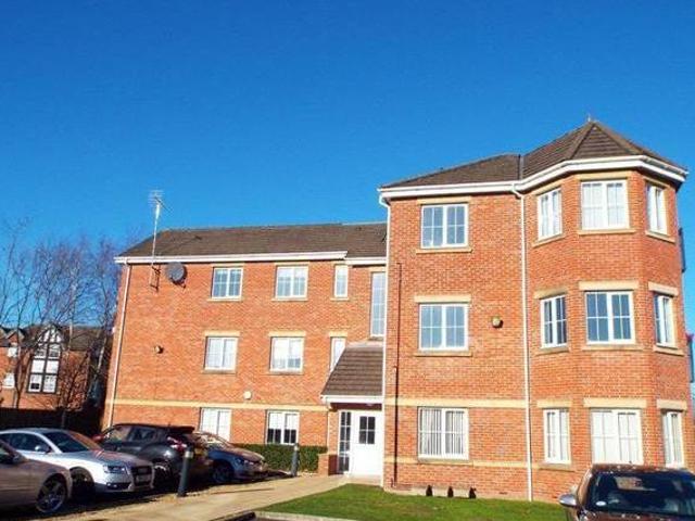 2 bedroom apartment for rent in Hampton Court Handforth SK9