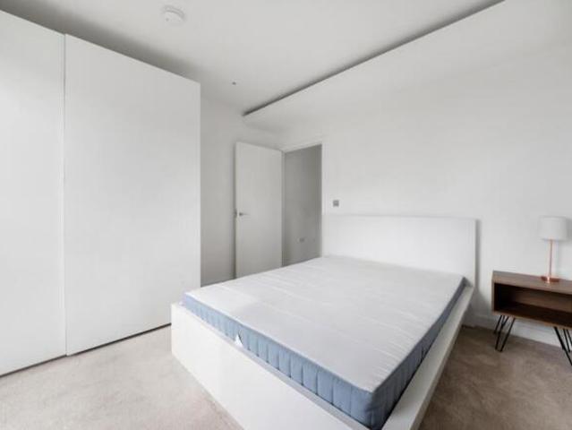 2 bedroom apartment for rent in Hampton Tower, South Quay Plaza, London, E14