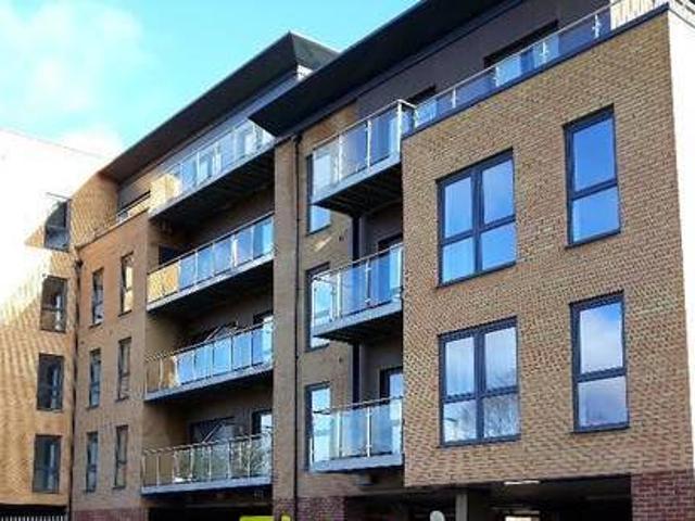 2 bedroom apartment for rent in Hanover Way Windsor Berkshire SL4