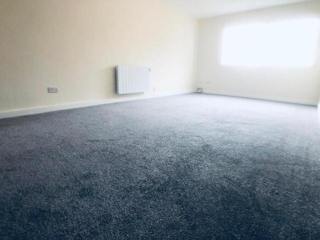 2 bedroom apartment for rent in Handcross Road, Luton, Bedfordshire, LU2