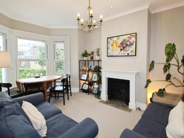 2 bedroom apartment for rent in Harbut Road, London, SW11