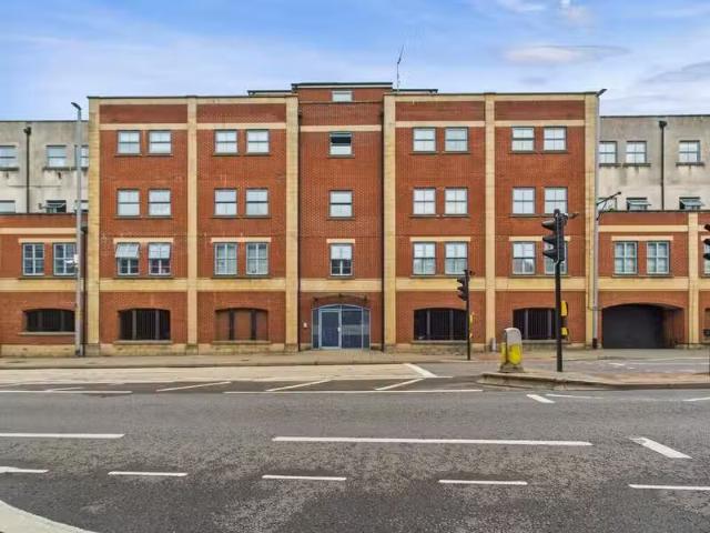 2 bedroom apartment for rent in Harbour House, Hotwells Road.