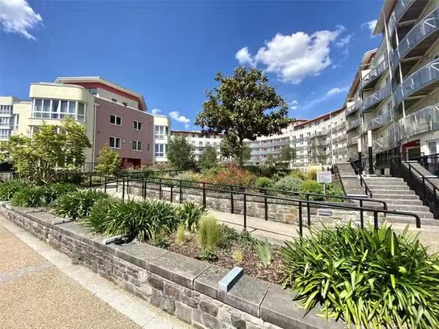 2 bedroom apartment for rent in Harbourside, The Crescent, BS1.