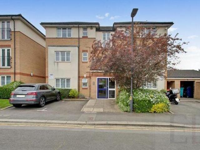 2 Bedroom Apartment For Rent In Harrow, Greater London