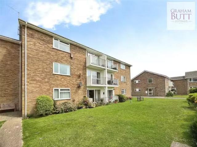 2 bedroom apartment for rent in Harsfold Close, Rustington, Li.