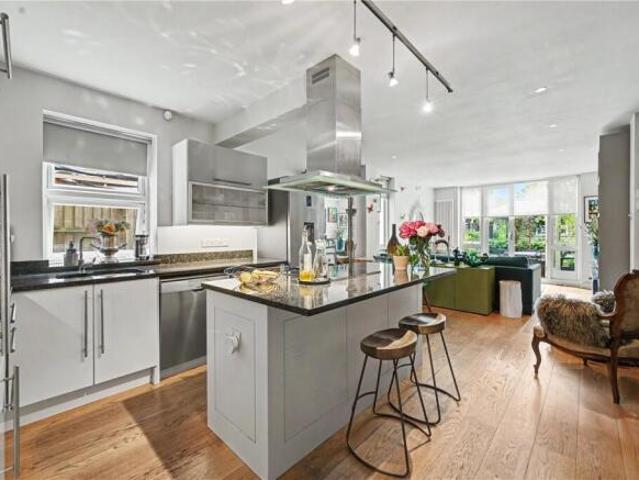 2 bedroom apartment for rent in Harvist Road, Queens Park, NW6