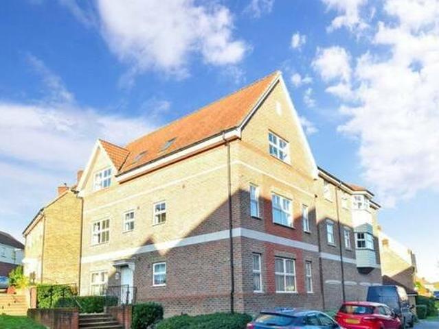 2 bedroom apartment for rent in Harwood Close Pulborough RH20
