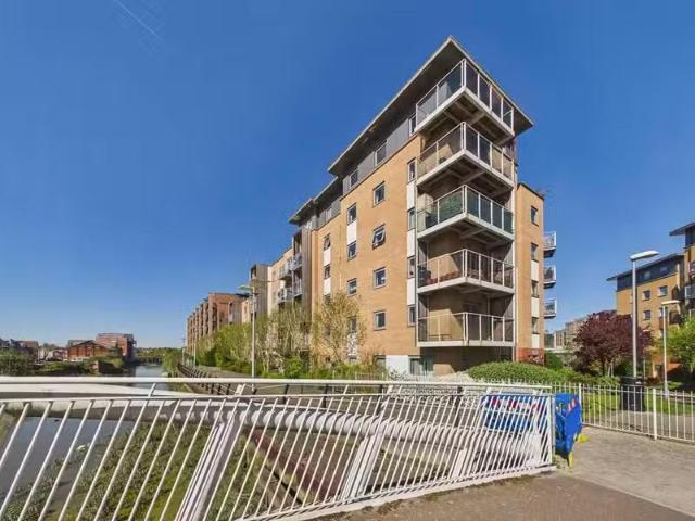 2 bedroom apartment for rent in Hawkins Road, Colchester, Esin.