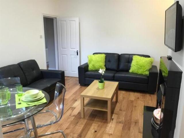 2 bedroom apartment for rent in Hazelwood Avenue, NE2