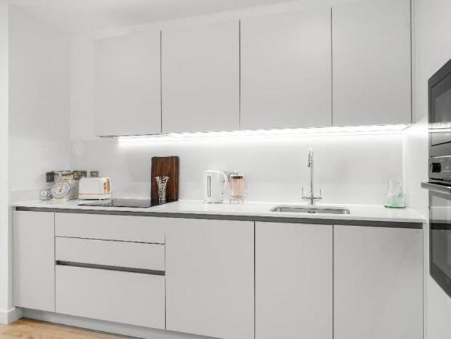 2 bedroom apartment for rent in Hearth, M5