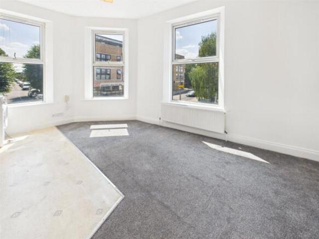 2 bedroom apartment for rent in Heath Road, Twickenham, TW1
