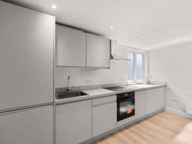 2 bedroom apartment for rent in Heathfield Gardens, Golders Green, Barnet, London, NW11