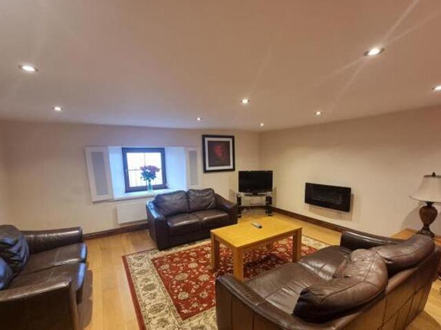 2 Bedroom Apartment For Rent In Heol Llansaint, Llansaint