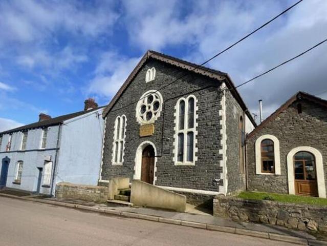 2 Bedroom Apartment For Rent In Heol Llansaint, Llansaint