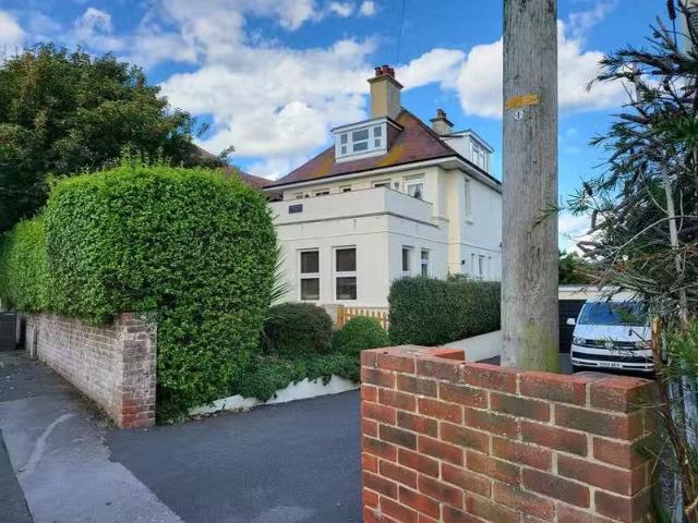 2 bedroom apartment for rent in Hengistbury Road, Southbourne.