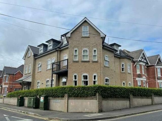 2 bedroom apartment for rent in Herbert Road Westbourne Bournemouth BH4