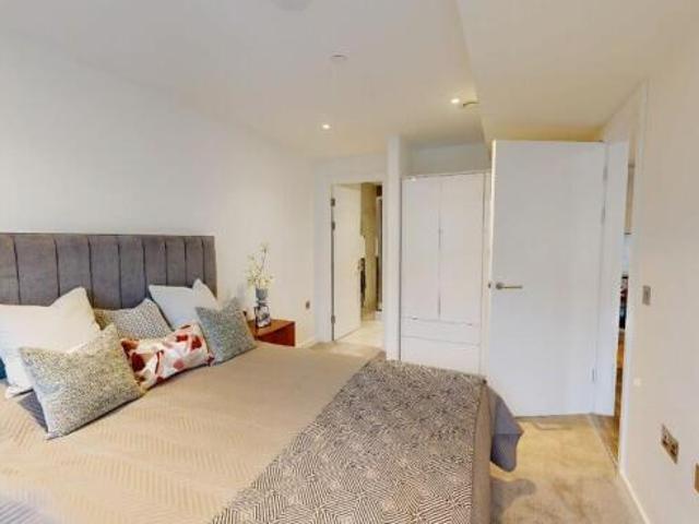 2 bedroom apartment for rent in Herschel Street, Slough, Berkshire, SL1
