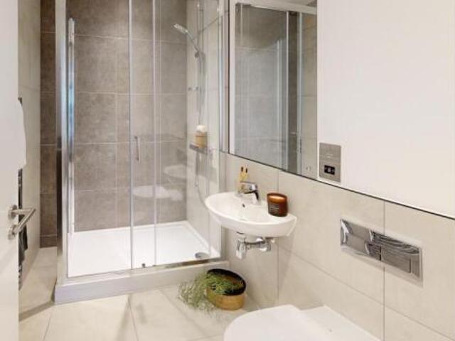 2 bedroom apartment for rent in Herschel Street, Slough, Berkshire, SL1