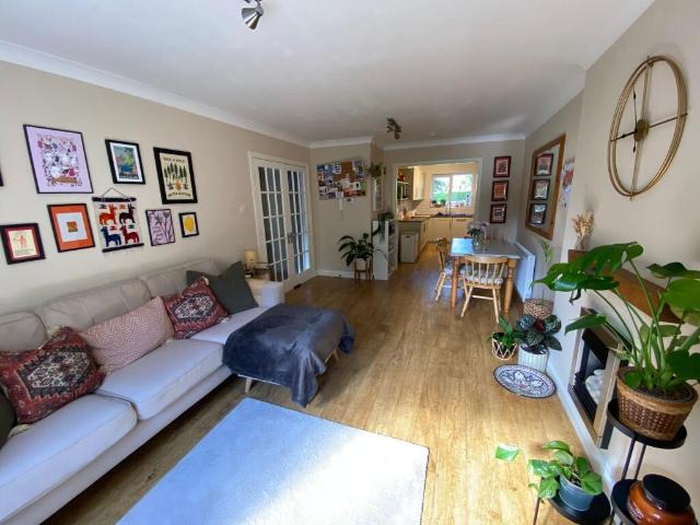 2 bedroom apartment for rent in Highthorne Court, Leeds, West Yorkshire, LS17