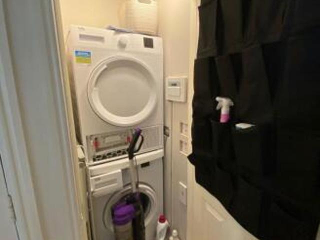 2 bedroom apartment for rent in Highthorne Court, Leeds, West Yorkshire, LS17
