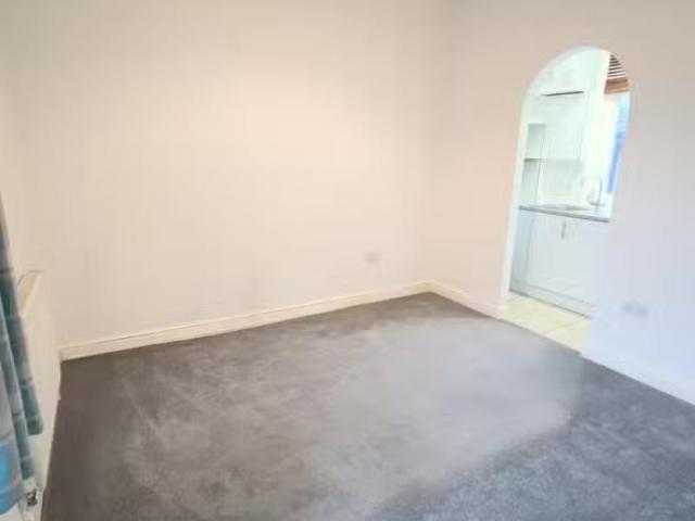 2 bedroom apartment for rent in High East Street, DORCHESTER.