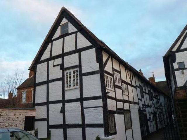 2 bedroom apartment for rent in High Street Alcester B49