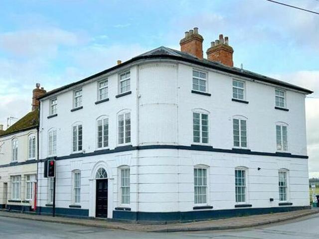 2 Bedroom Apartment For Rent In High Street, Bidford on avon