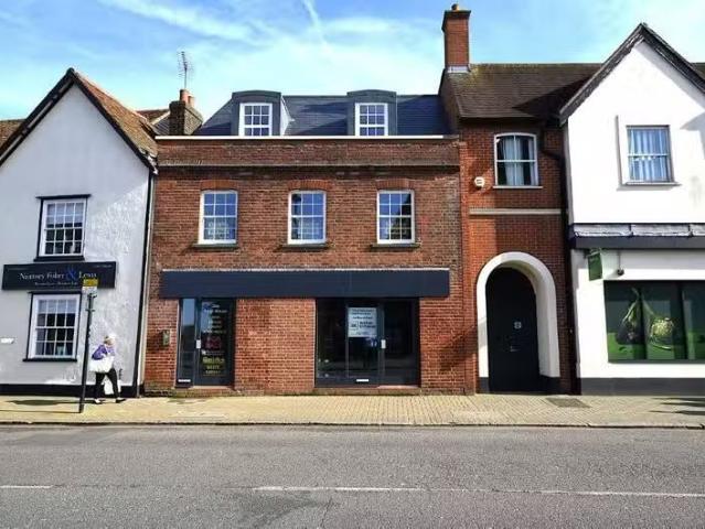 2 bedroom apartment for rent in High Street, Billericay, Esint.