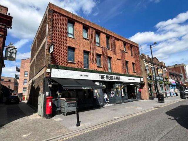 2 bedroom apartment for rent in High Street, Brentwood, CM14