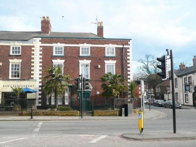 2 bedroom apartment for rent in High Street Frodsham WA6