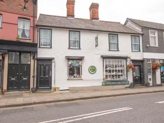 2 bedroom apartment for rent in High Street, Great Dunmow, Esi.