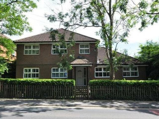 2 bedroom apartment for rent in High Street Heathfield TN21