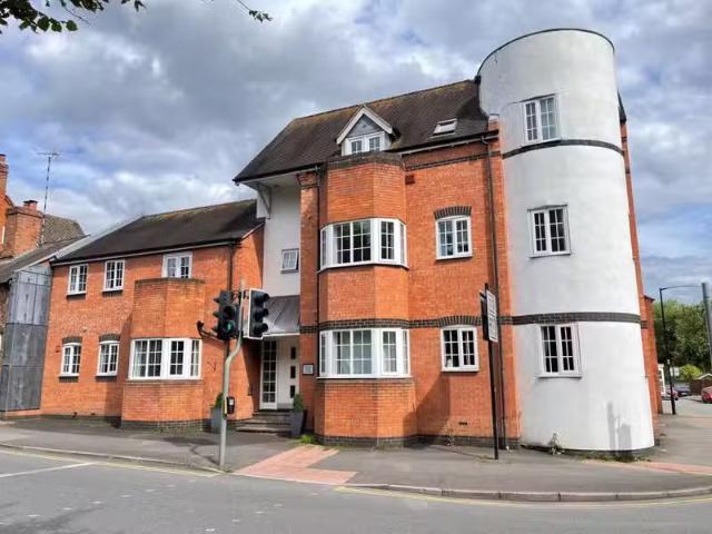 2 bedroom apartment for rent in High Street, Henley In Arden.