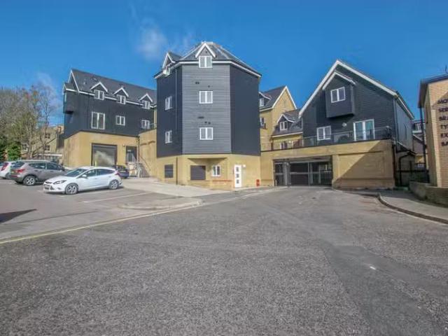 2 bedroom apartment for rent in High Street, Hoddesdon, EN11