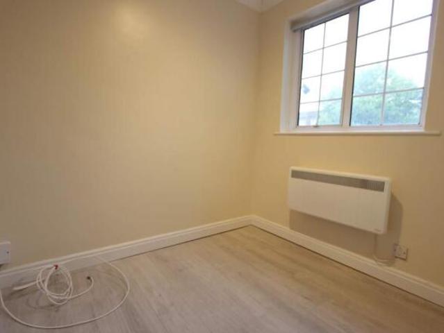 2 bedroom apartment for rent in High Street, London, N20