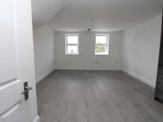 2 bedroom apartment for rent in High Street, Penge, SE20
