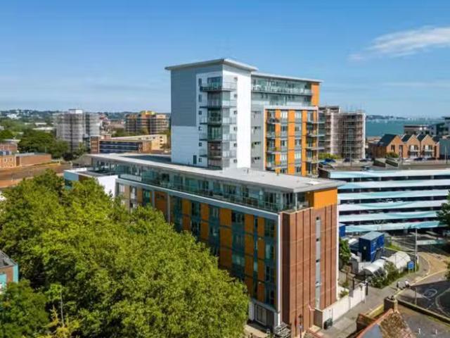 2 bedroom apartment for rent in High Street, Poole, BH15