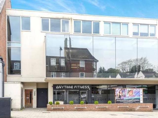2 bedroom apartment for rent in High Street RH4