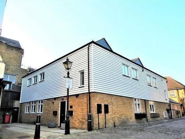 2 bedroom apartment for rent in High Street Rochester ME1