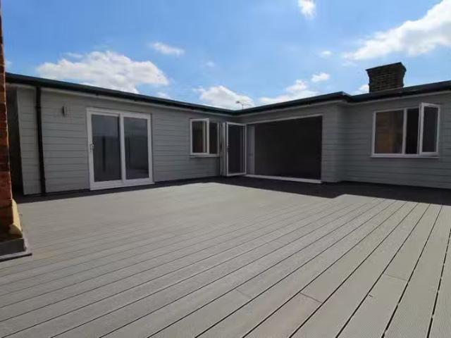 2 bedroom apartment for rent in High Street, Stock, Esinteract.