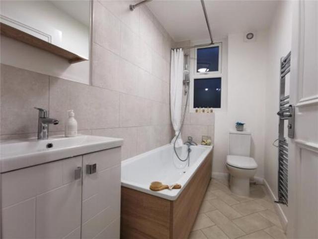 2 bedroom apartment for rent in High Road, Willesden, NW10