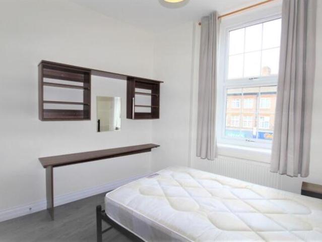 2 bedroom apartment for rent in High Road, Wood Green, N22