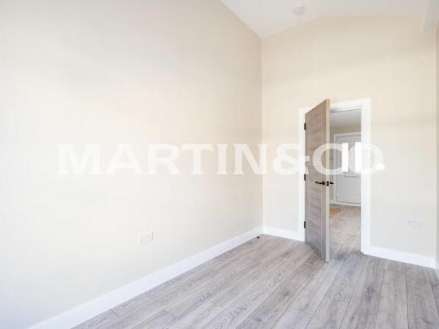 2 bedroom apartment for rent in High Road, South Woodford, E18