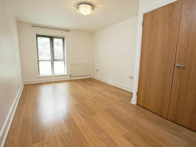 2 bedroom apartment for rent in High Road, South Woodford, E18