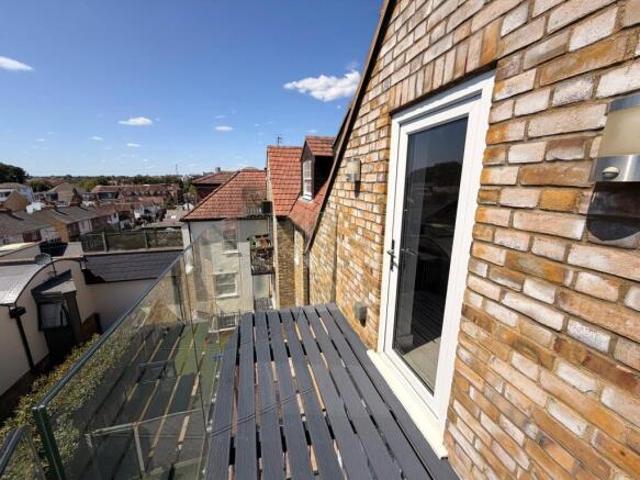 2 bedroom apartment for rent in Highfield Court, Highfield Road, Bushey, WD23