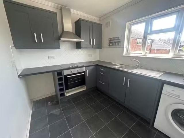 2 bedroom apartment for rent in Hill Hook House, Clarence Road.