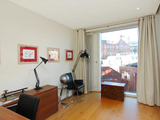 2 bedroom apartment for rent in Hirst Court, Grosvenor Waterside, SW1W