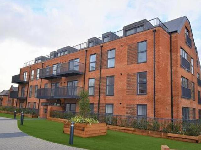 2 Bedroom Apartment For Rent In Hook, Hampshire