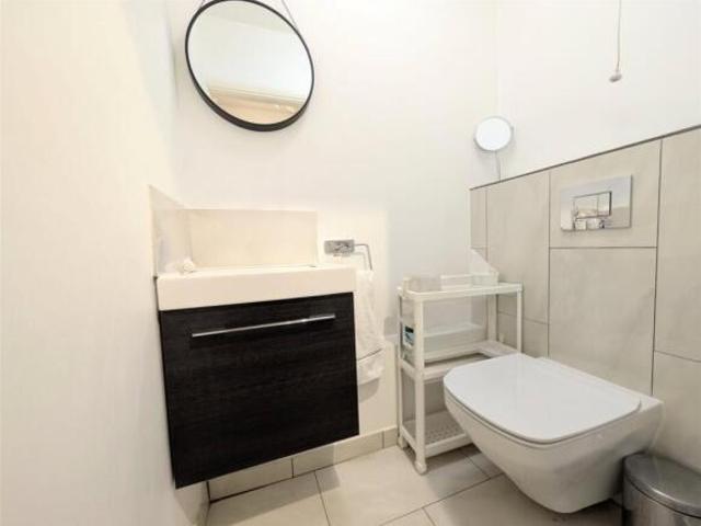 2 bedroom apartment for rent in Holders Hill Road, London, NW4